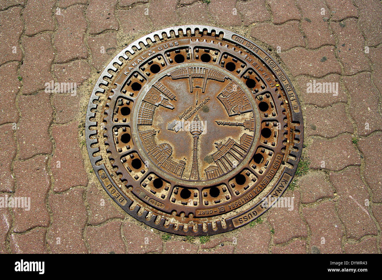 Kanaldeckel Stockfotos & Kanaldeckel Bilder - Alamy