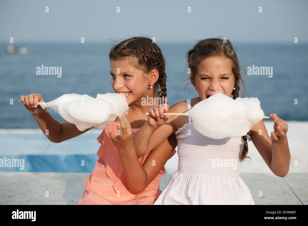 Zuckerwatte snack -Fotos und -Bildmaterial in hoher Auflösung – Alamy
