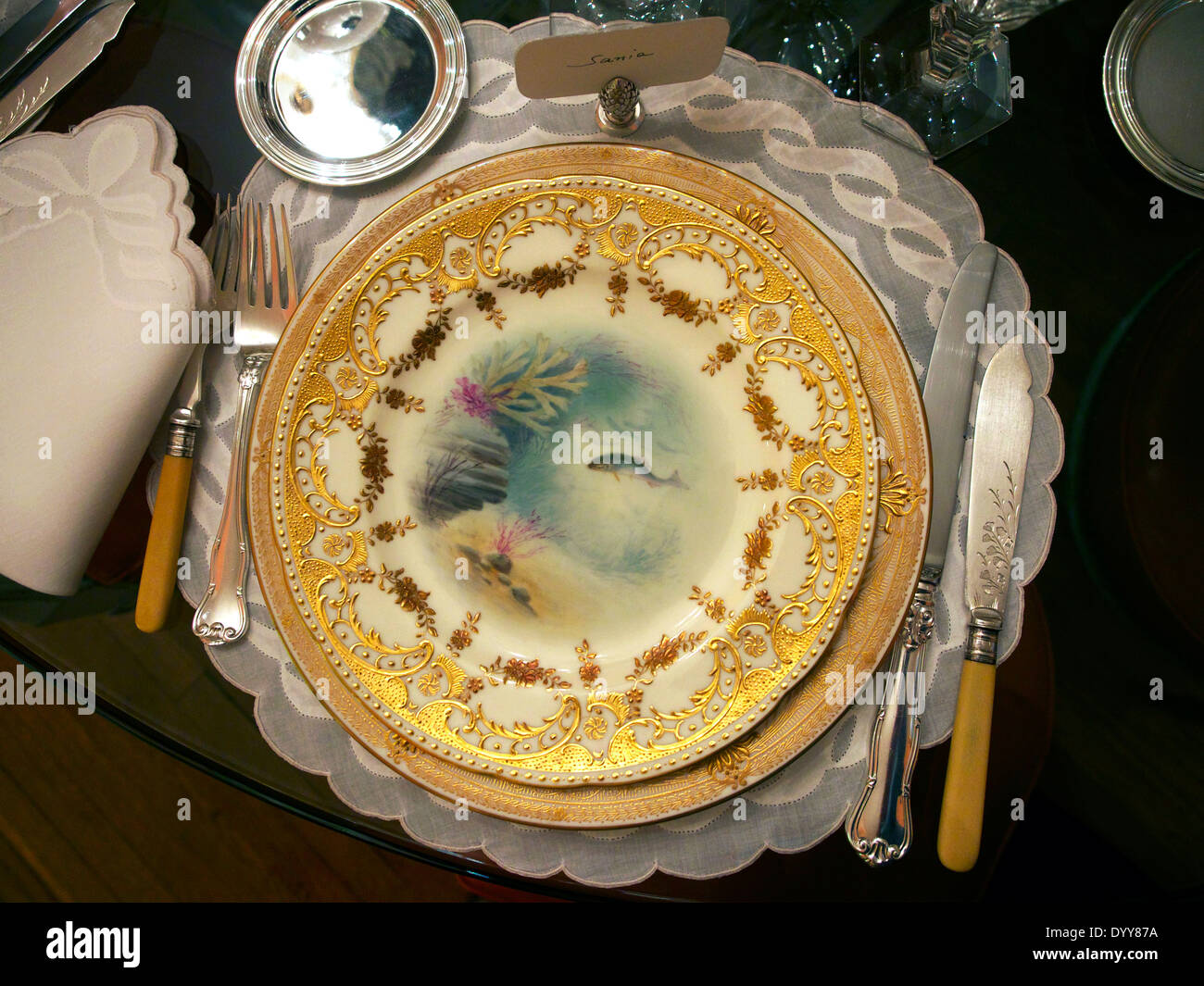 Elegantes gedeck -Fotos und -Bildmaterial in hoher Auflösung – Alamy