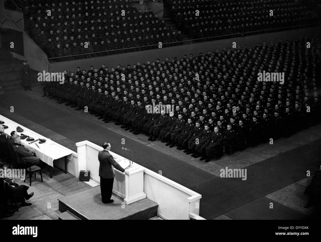 Hitler Sitting At His Desk Stockfotos und -bilder Kaufen - Alamy