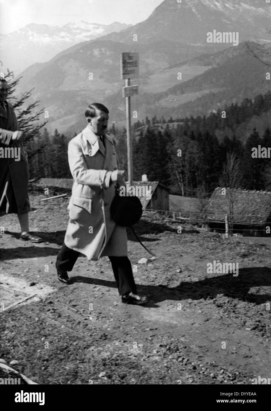 Adolf hitler at obersalzberg -Fotos und -Bildmaterial in hoher ...