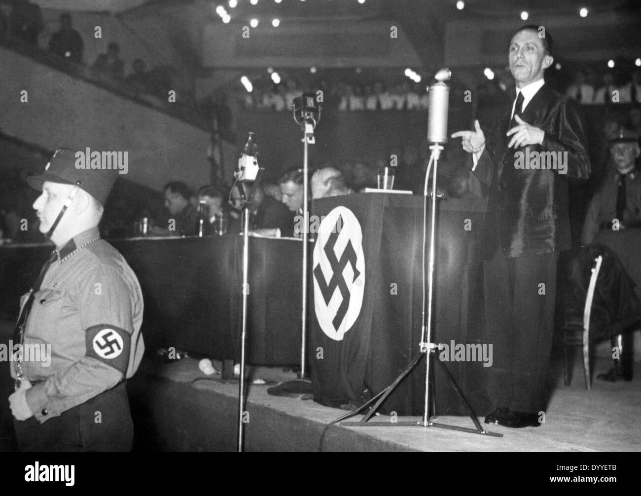 Joseph goebbels speech Schwarzweiß-Stockfotos und -bilder - Alamy