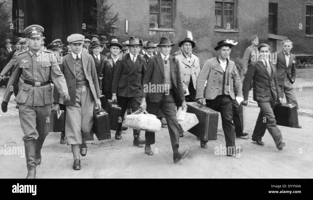 Einführung der allgemeinen Wehrpflicht 1935 Stockfoto, Bild: 68836722 ...