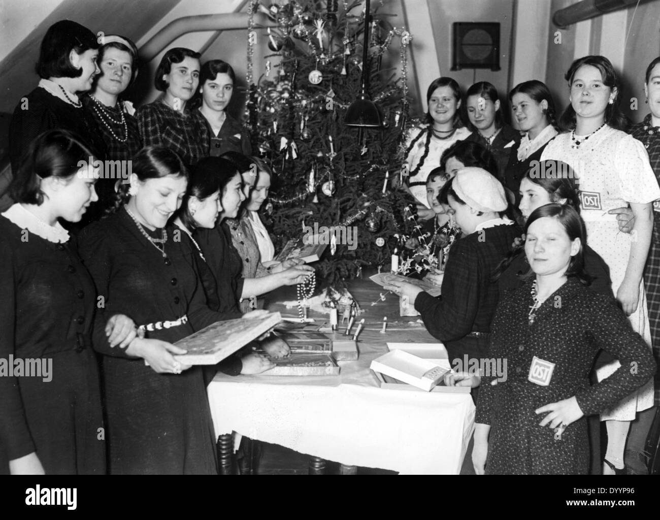 Zwangsarbeiter 1945 -Fotos und -Bildmaterial in hoher Auflösung – Alamy