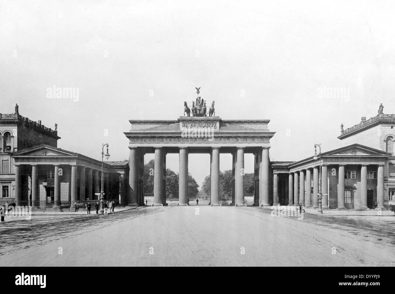 Brandenburg Gate 1945 Stockfotos und -bilder Kaufen - Alamy