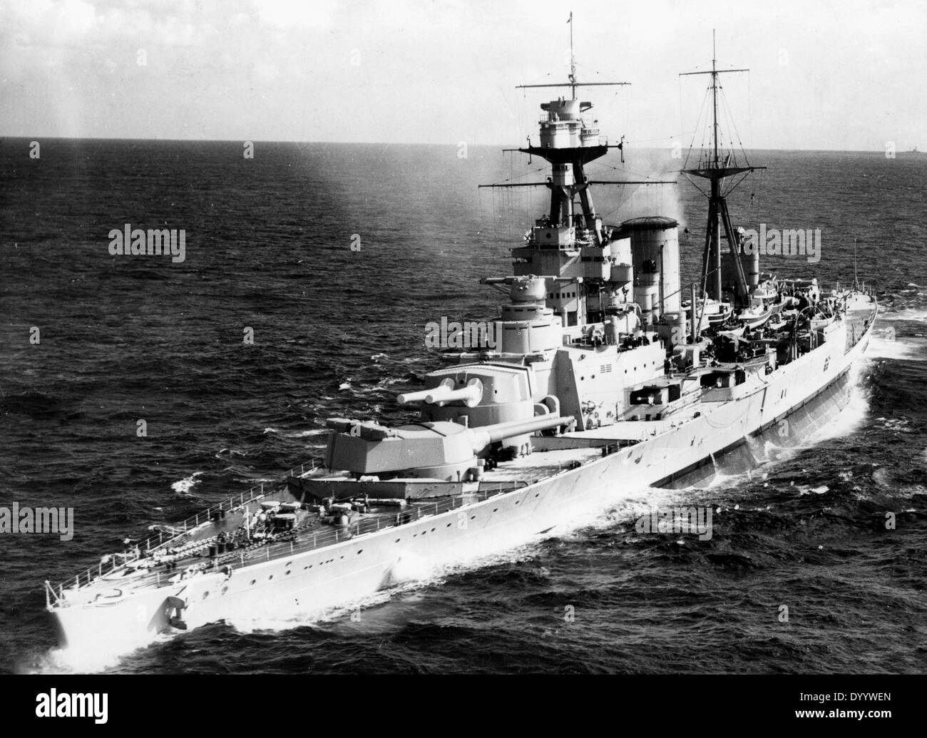 Hms hood -Fotos und -Bildmaterial in hoher Auflösung – Alamy
