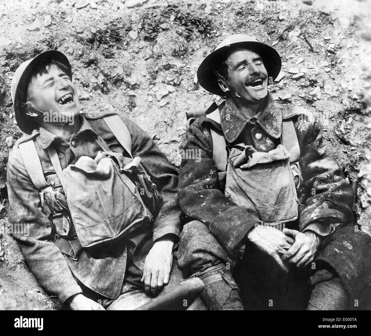 Soldiers laughing -Fotos und -Bildmaterial in hoher Auflösung – Alamy