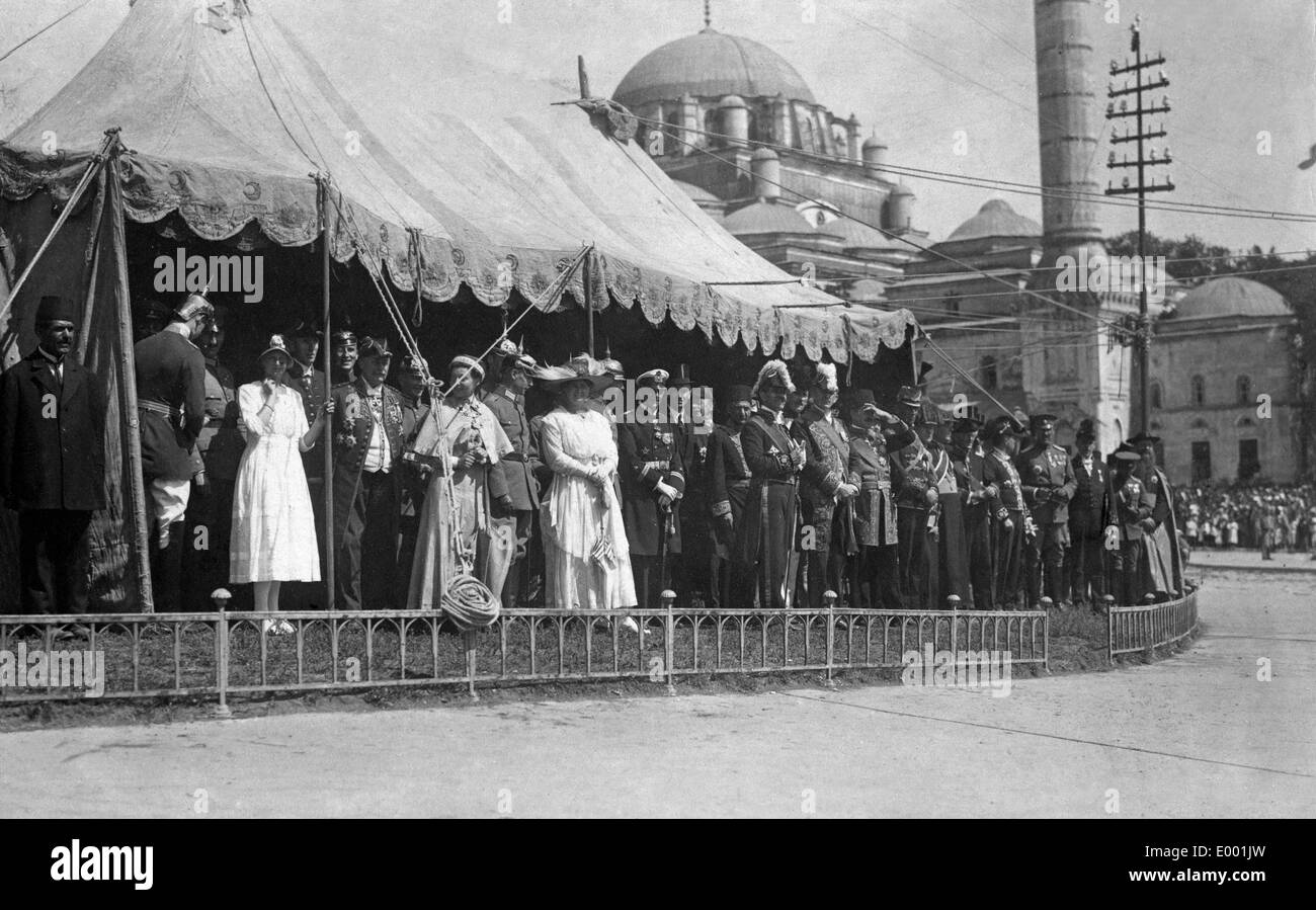 Botschafter erwarten den neuen Sultan Mehmed VI., 1914 Stockfotografie ...