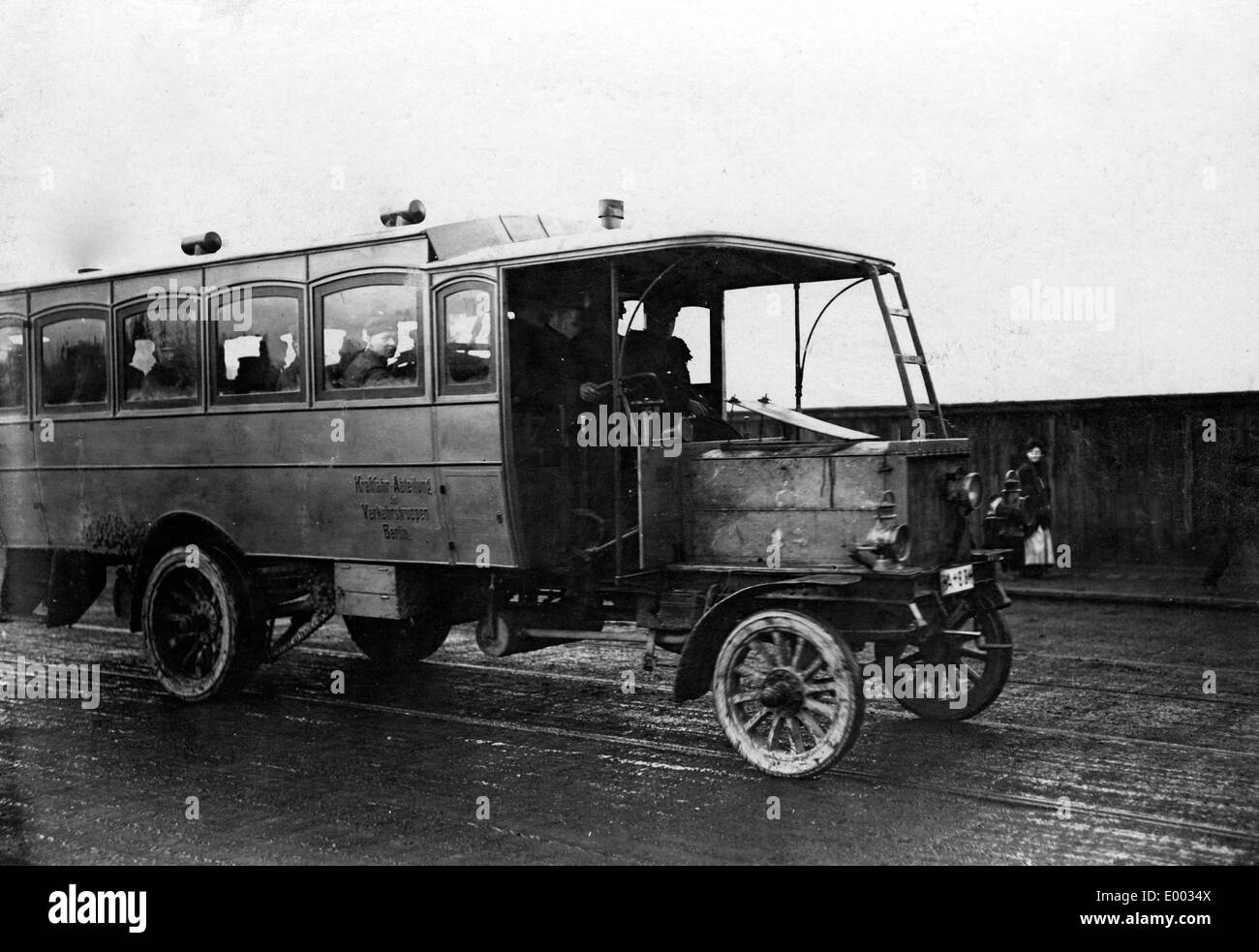 Deutscher bus Schwarzweiß-Stockfotos und -bilder - Alamy