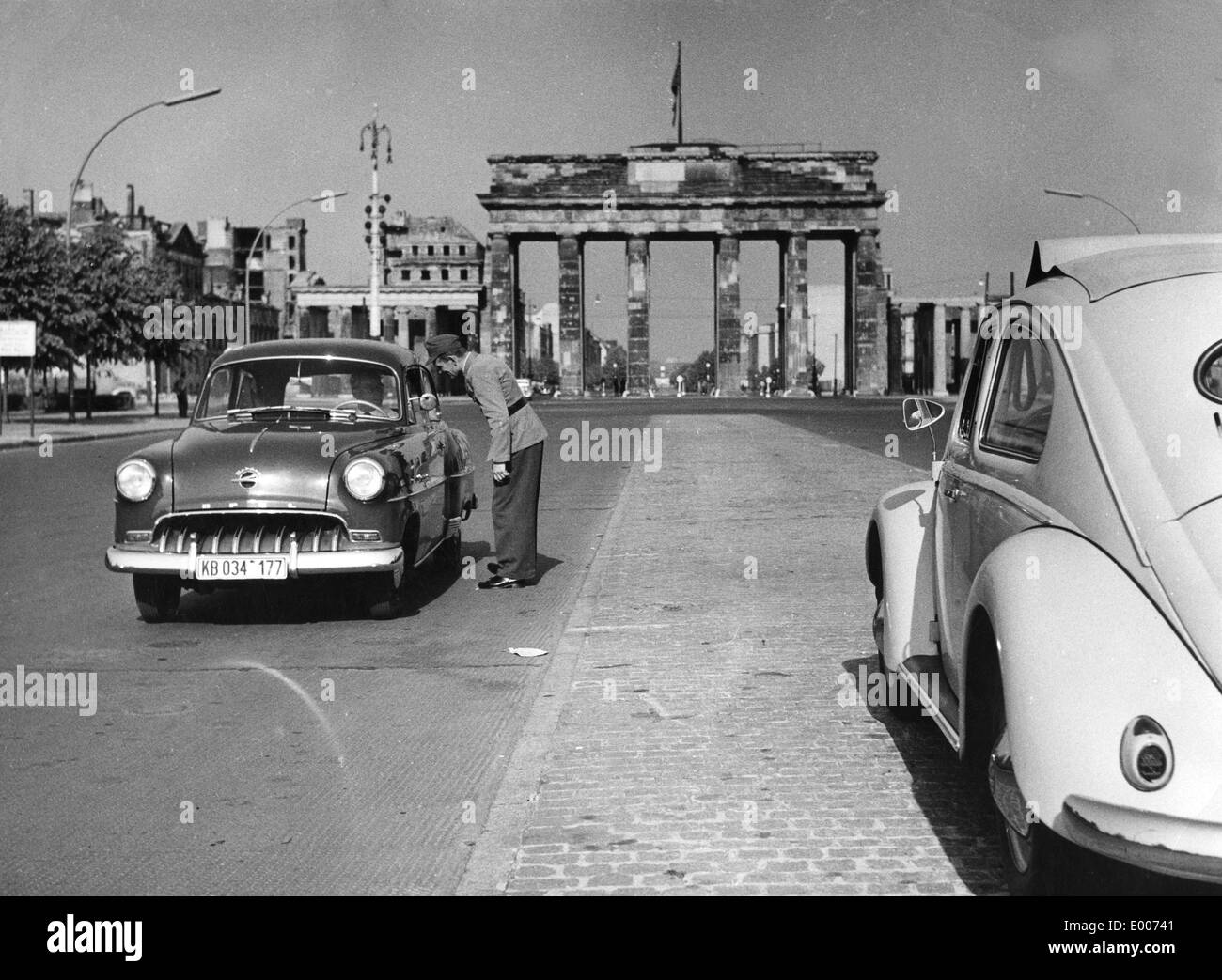 Brandenburger tor 1945 Schwarzweiß-Stockfotos und -bilder - Alamy