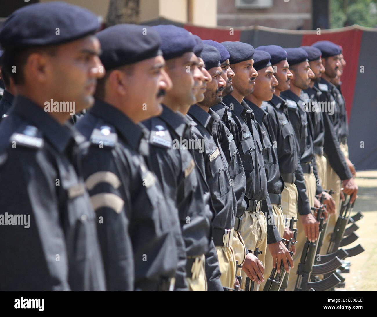 Lahore, Pakistan. 28. April 2014. Pakistanische Polizei (Punjab ...