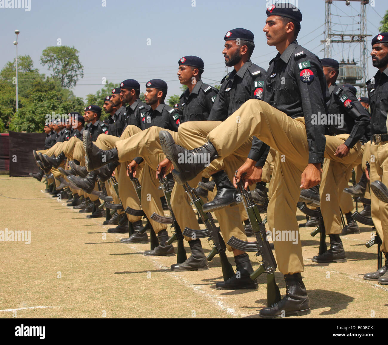 Lahore, Pakistan. 28. April 2014. Pakistanische Polizei (Punjab ...