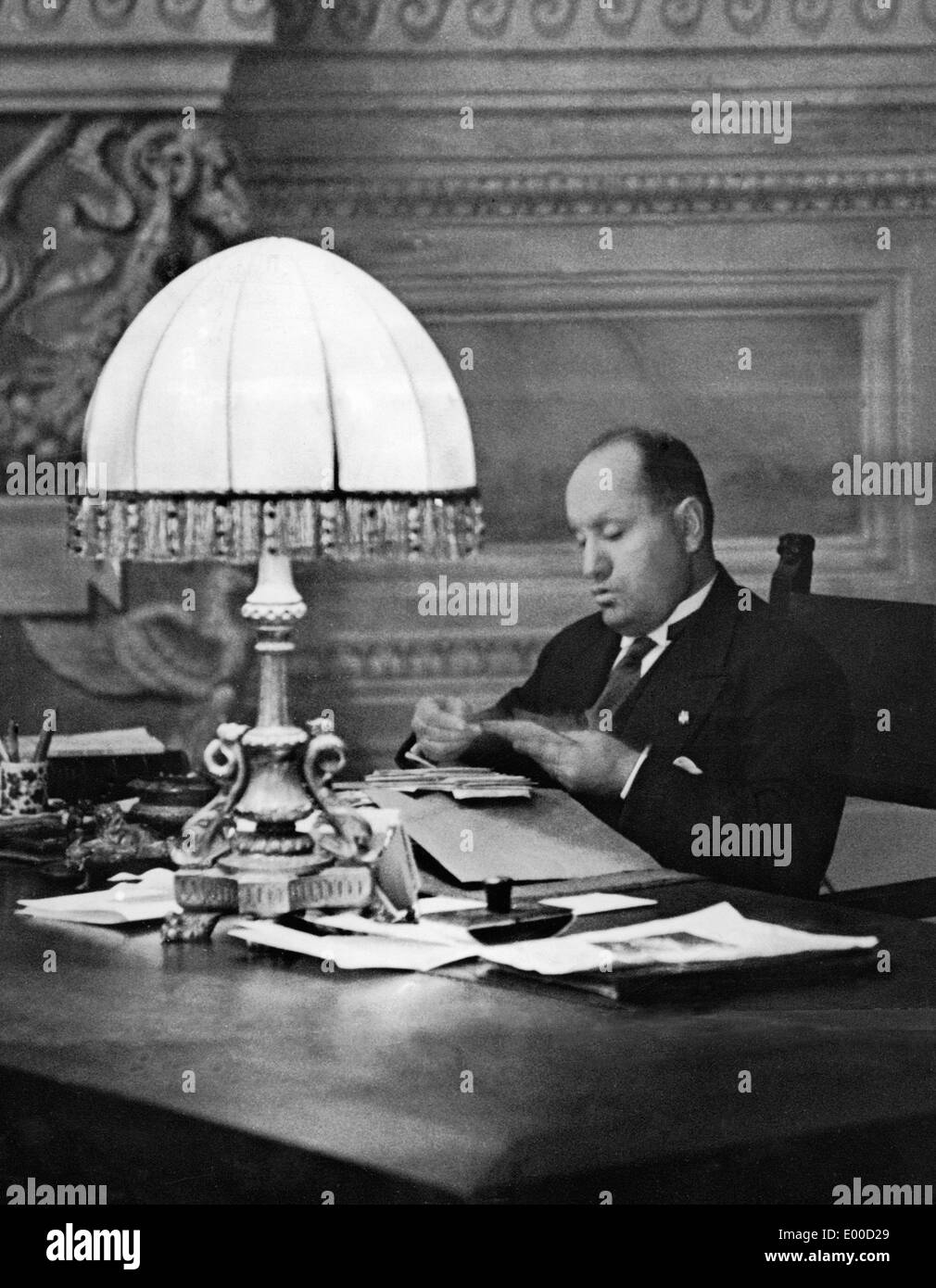 Benito mussolini desk italian dictator -Fotos und -Bildmaterial in ...