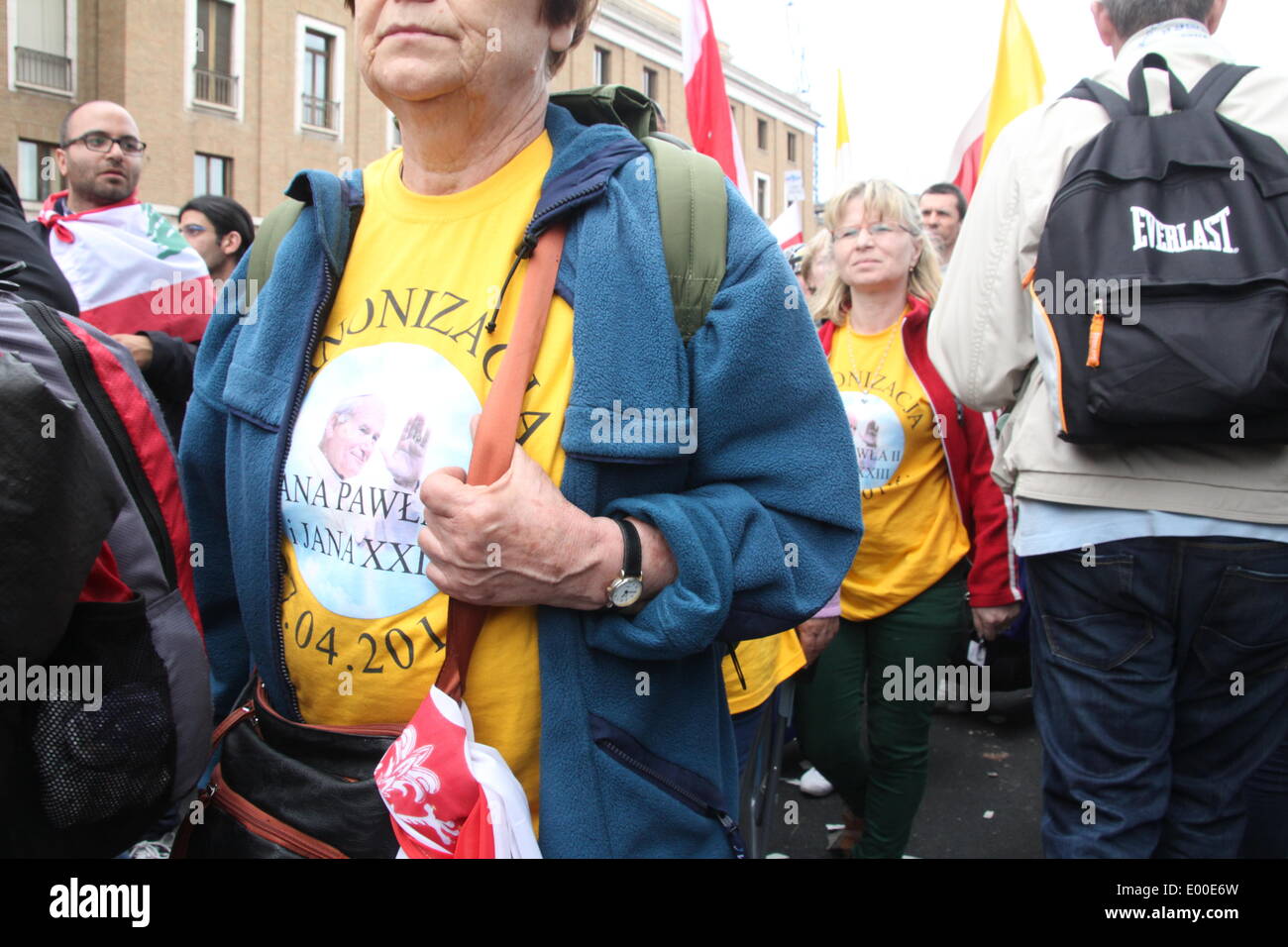 Rom, Italien. 27. April 2014. Pilger aus der ganzen Welt versammeln ...