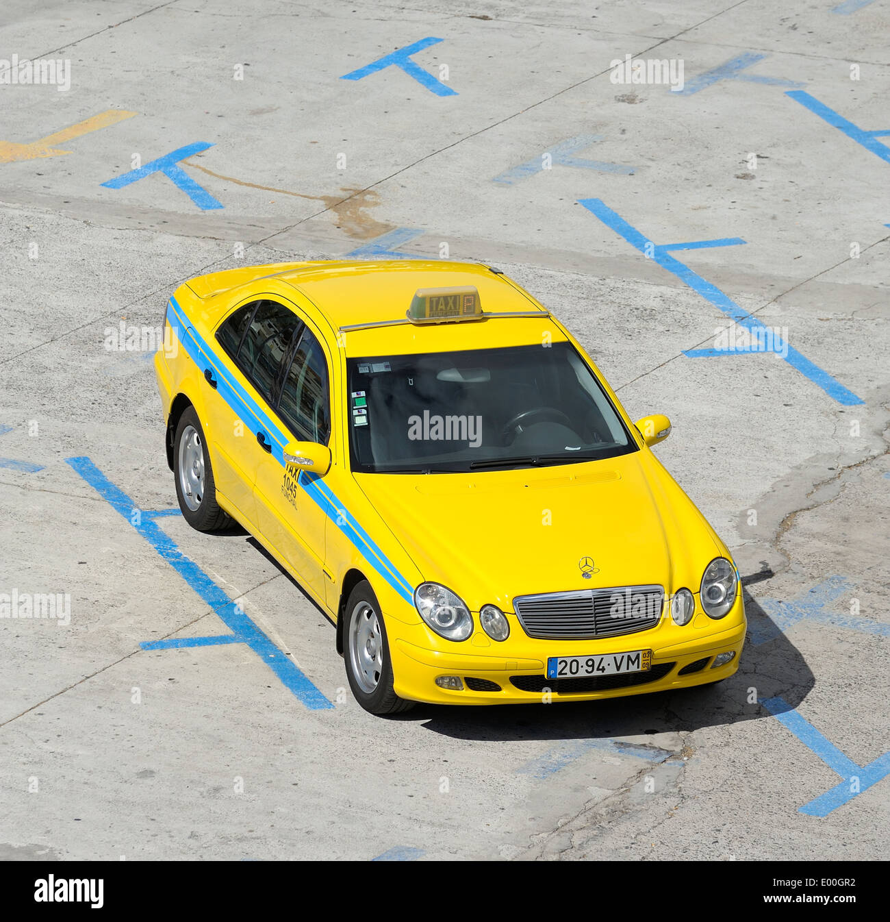 Yellow Taxi Funchal Madeira Portugal Stockfotos und -bilder Kaufen - Alamy