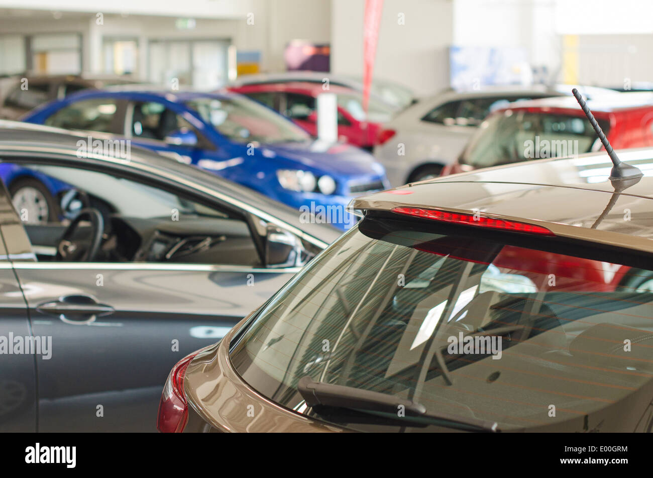 Neuwagen salon -Fotos und -Bildmaterial in hoher Auflösung – Alamy