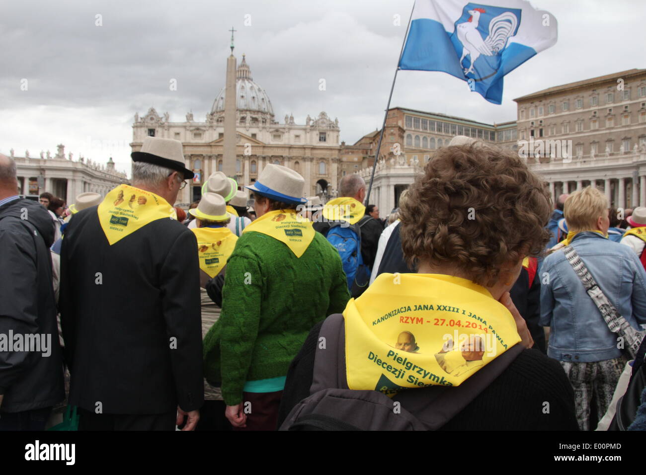 Rom, Italien. 27. April 2014. Pilger aus der ganzen Welt versammeln ...