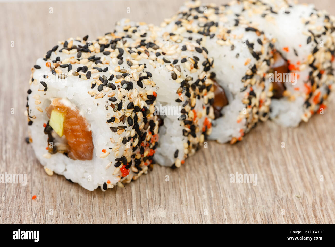 Frische sushi reis essen -Fotos und -Bildmaterial in hoher Auflösung ...