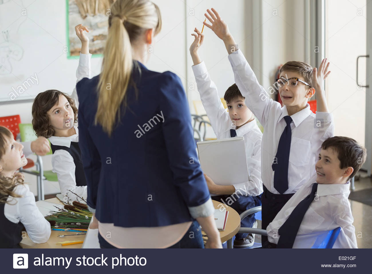 Lehrer im klassenzimmer -Fotos und -Bildmaterial in hoher Auflösung – Alamy