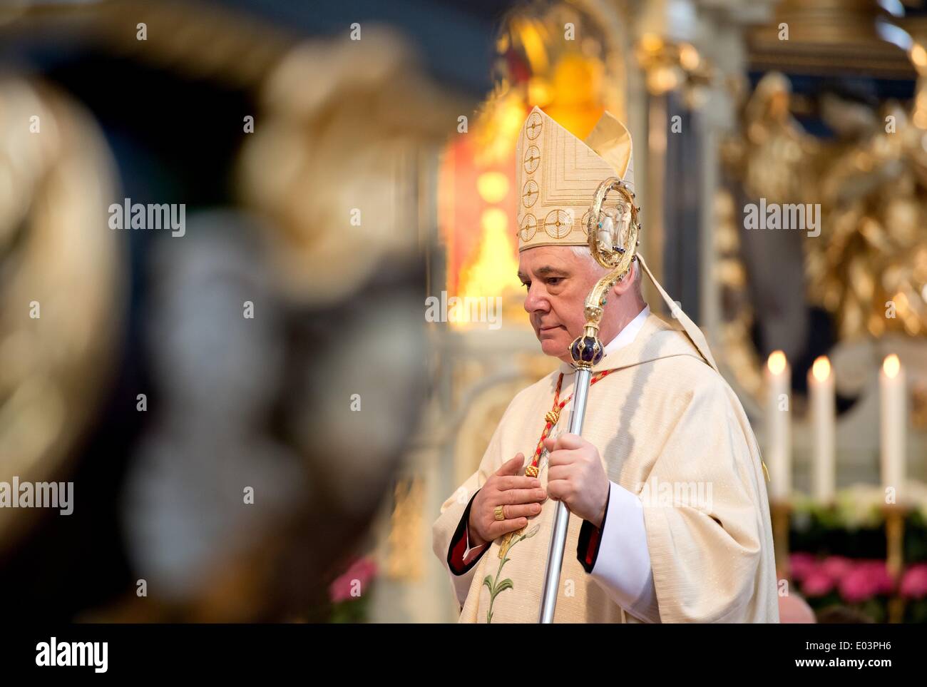 Altötting, Deutschland. 1. Mai 2014. Cardinal Gerhard Ludwig Mueller (C ...