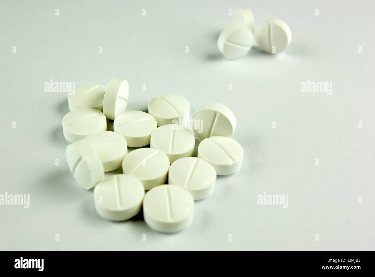 Weiße tabletten drogen -Fotos und -Bildmaterial in hoher Auflösung – Alamy