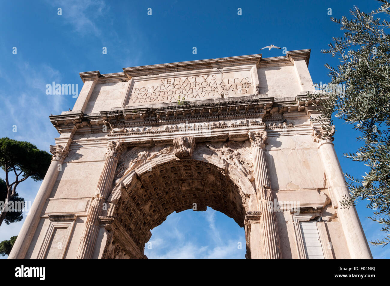 Triumphbogen rom inschrift -Fotos und -Bildmaterial in hoher Auflösung ...