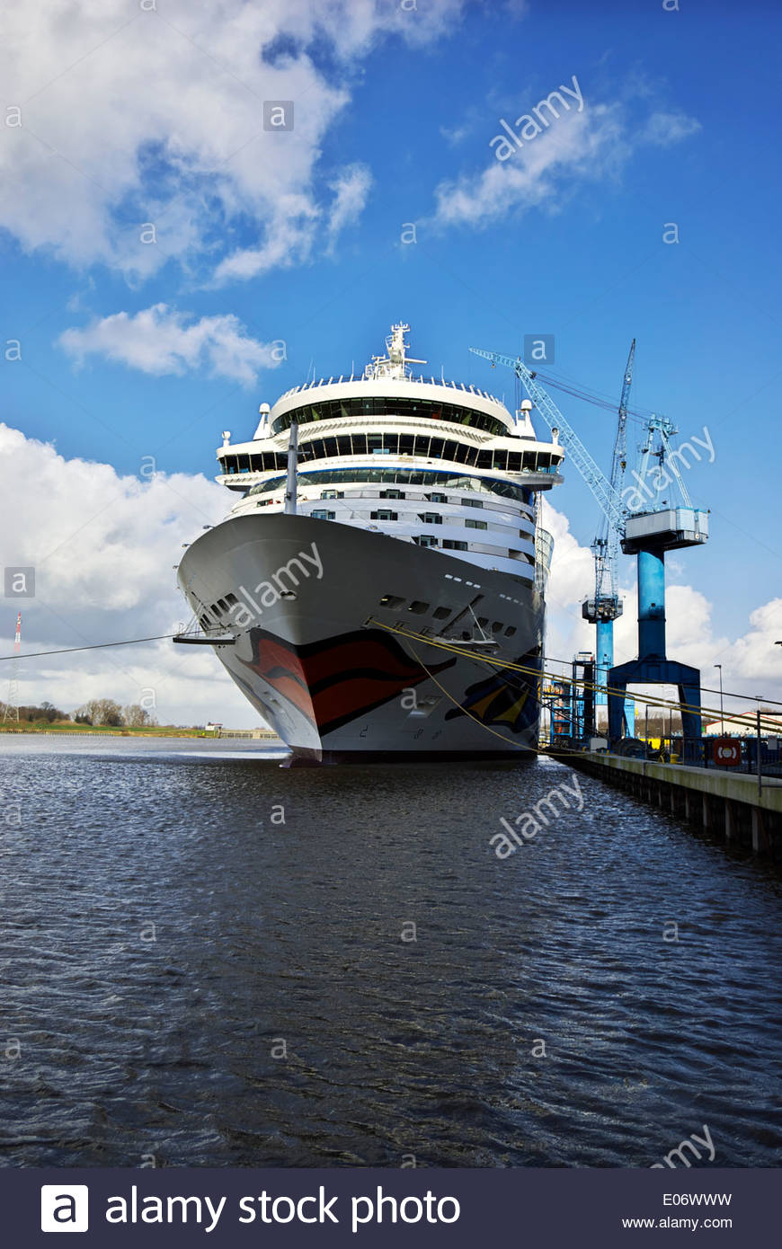 Ship In The Meyer Shipyard Stockfotos und -bilder Kaufen - Alamy