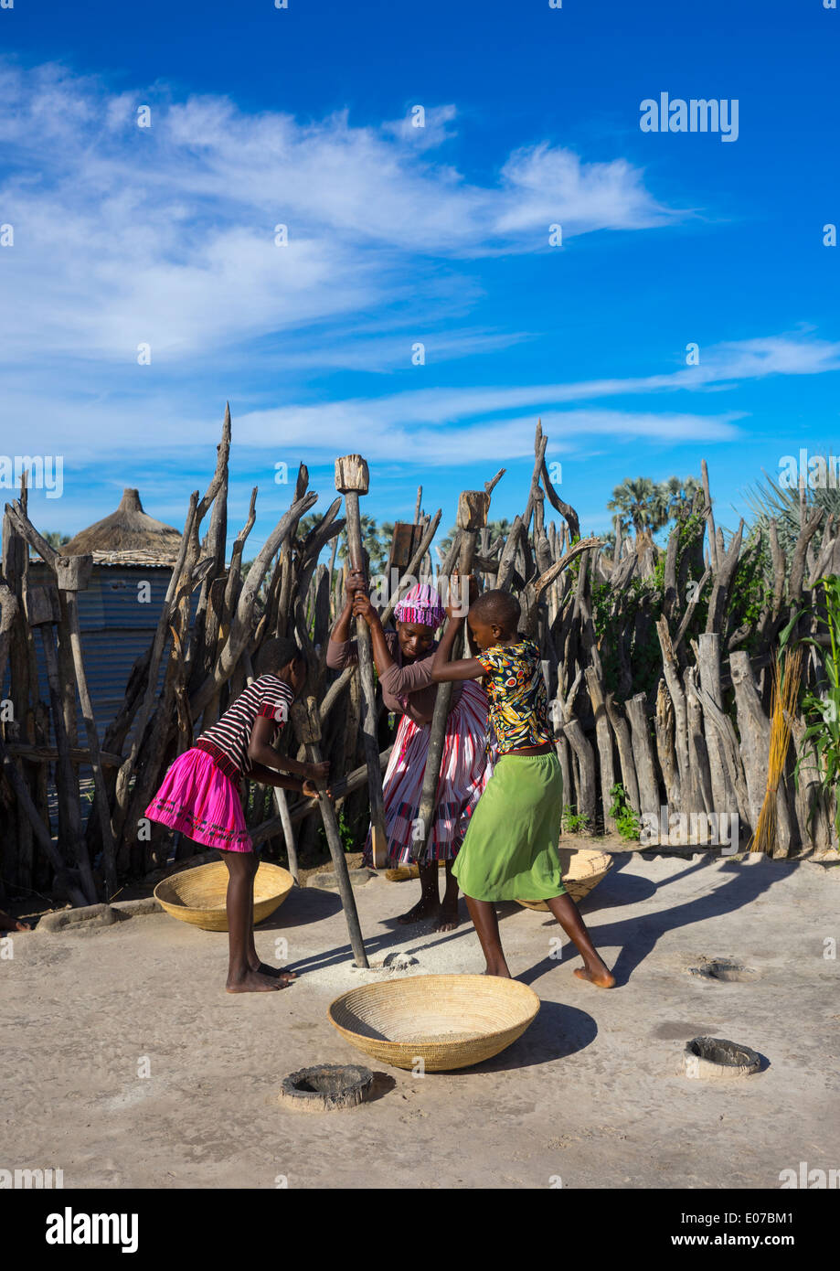Ovambo Women Stockfotos und -bilder Kaufen - Alamy