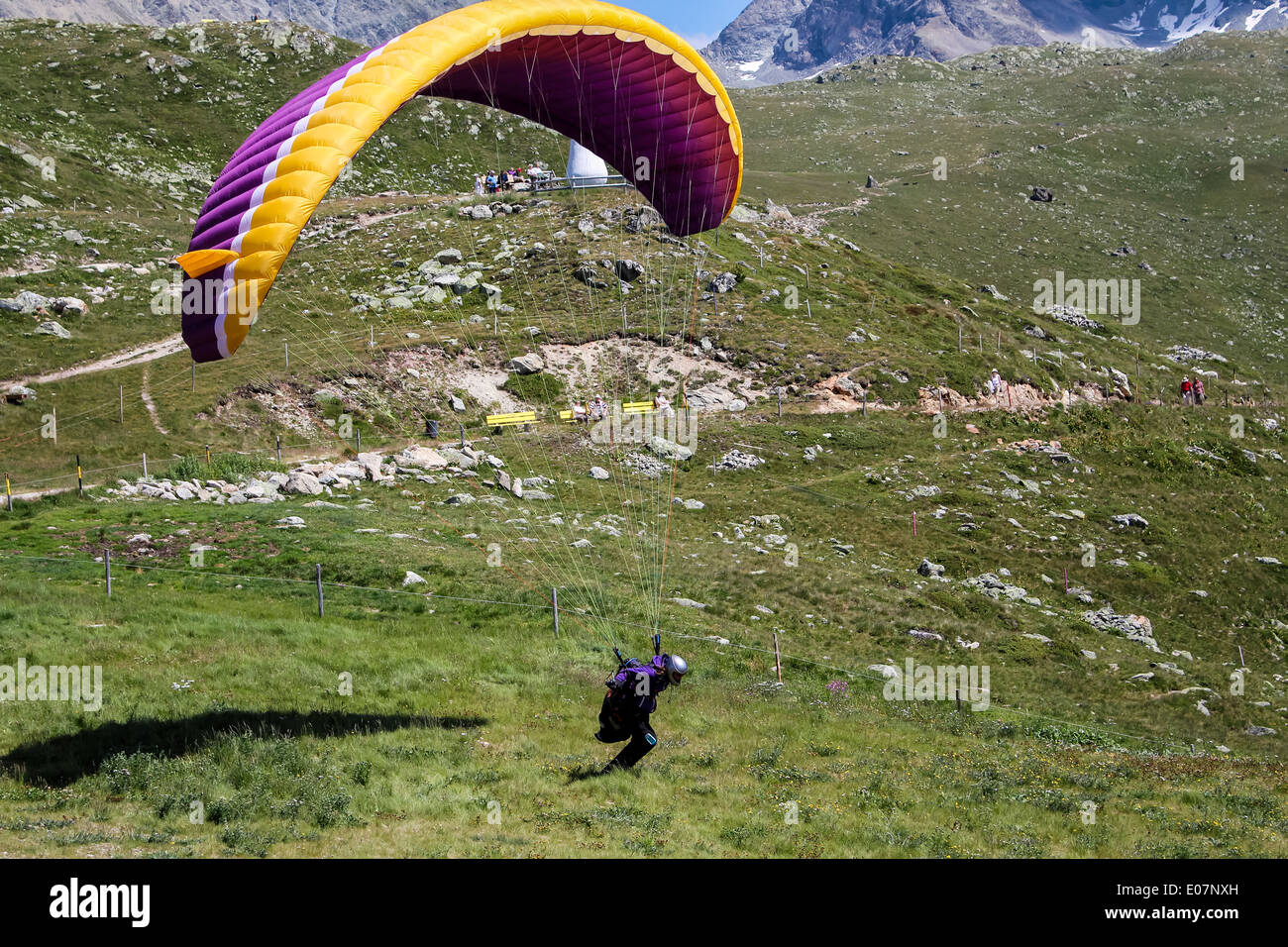 Gleitschirm beim start -Fotos und -Bildmaterial in hoher Auflösung – Alamy