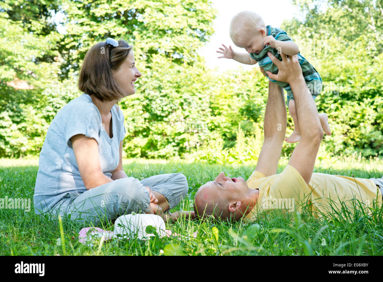 Frauen und familie -Fotos und -Bildmaterial in hoher Auflösung – Alamy