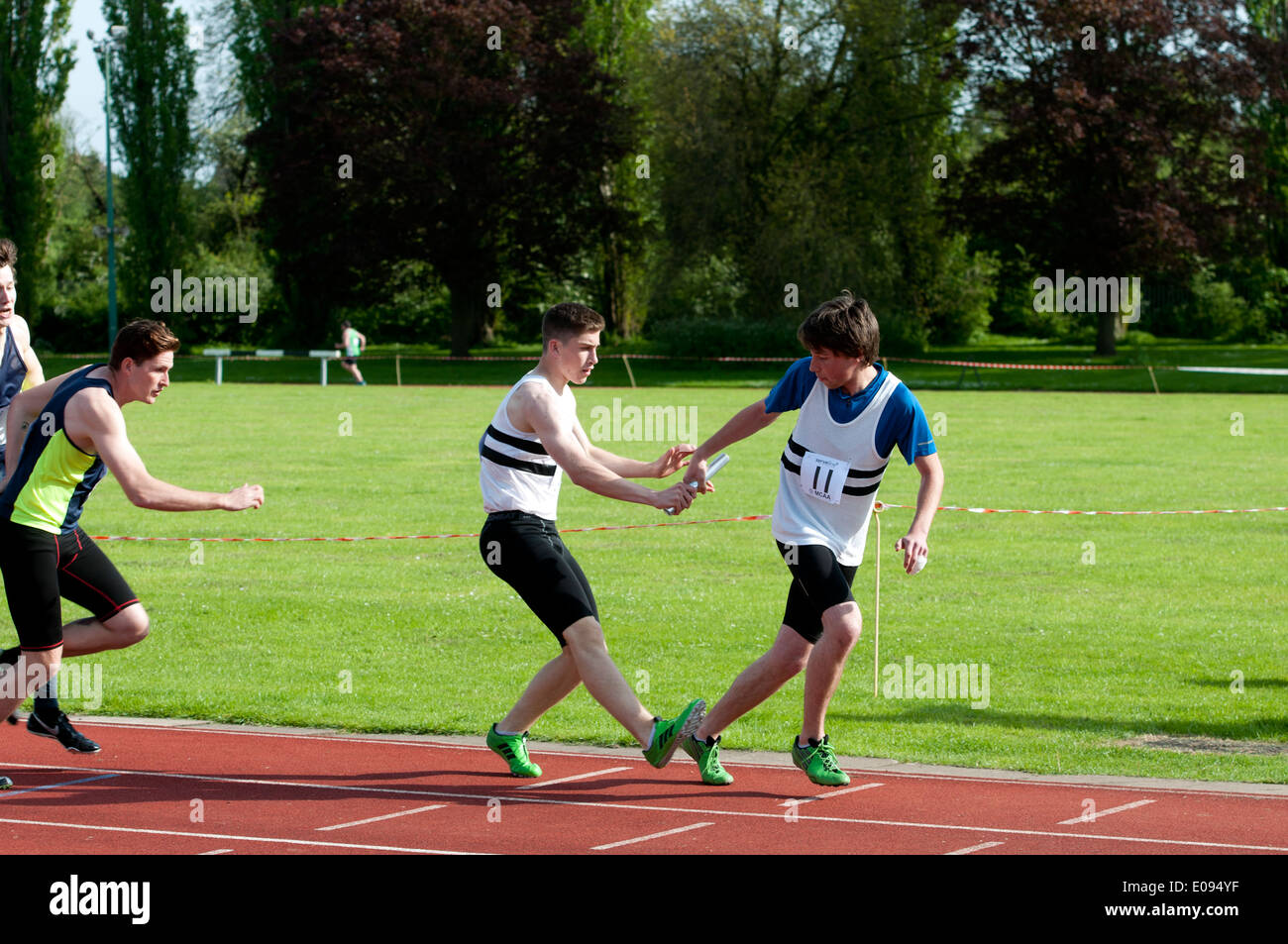 Herren staffellauf -Fotos und -Bildmaterial in hoher Auflösung – Alamy