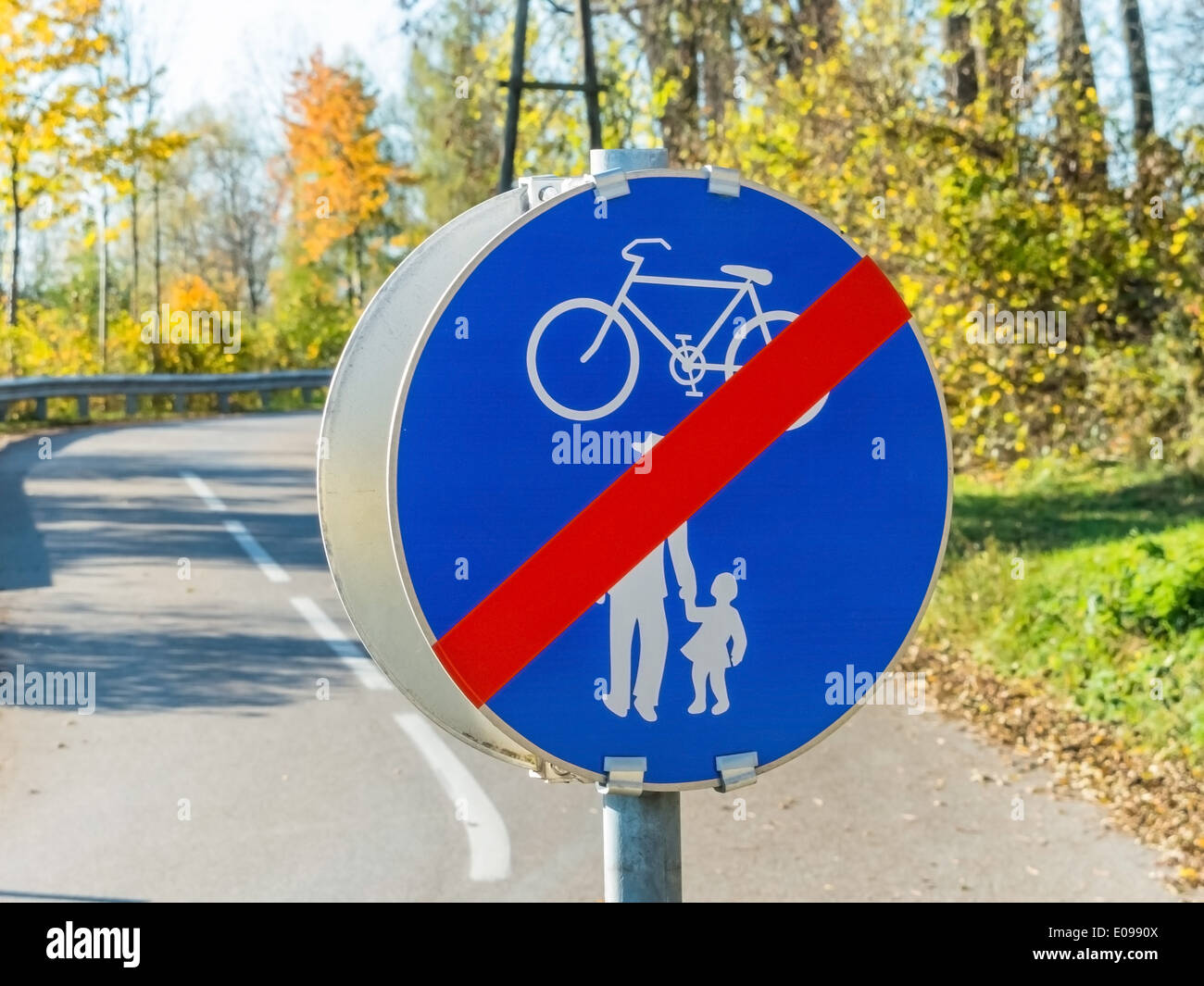 Schild fue radweg und gehweg beobachtet im strassenverkehr -Fotos und ...
