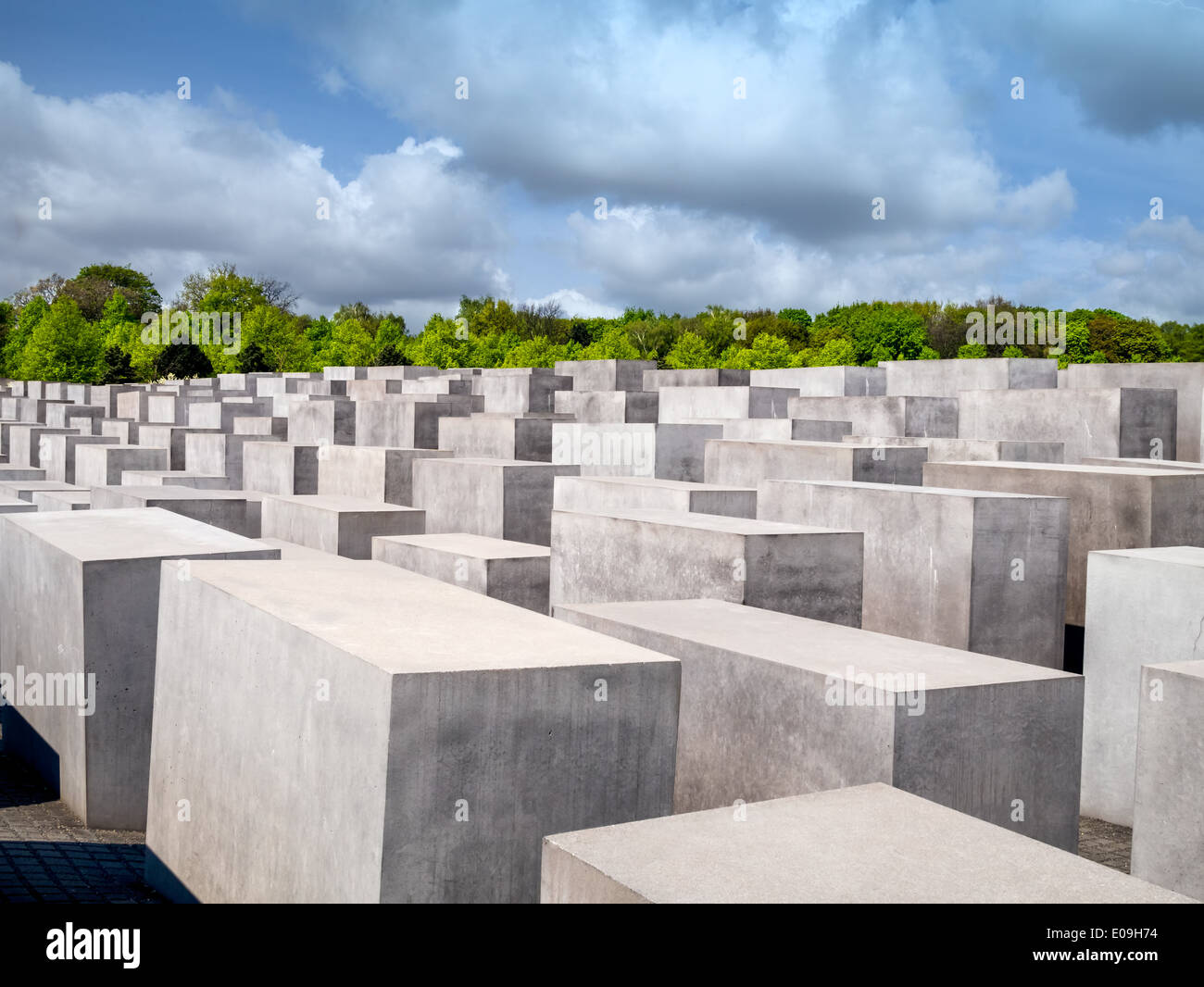 Holocaust mahnmal construction -Fotos und -Bildmaterial in hoher ...
