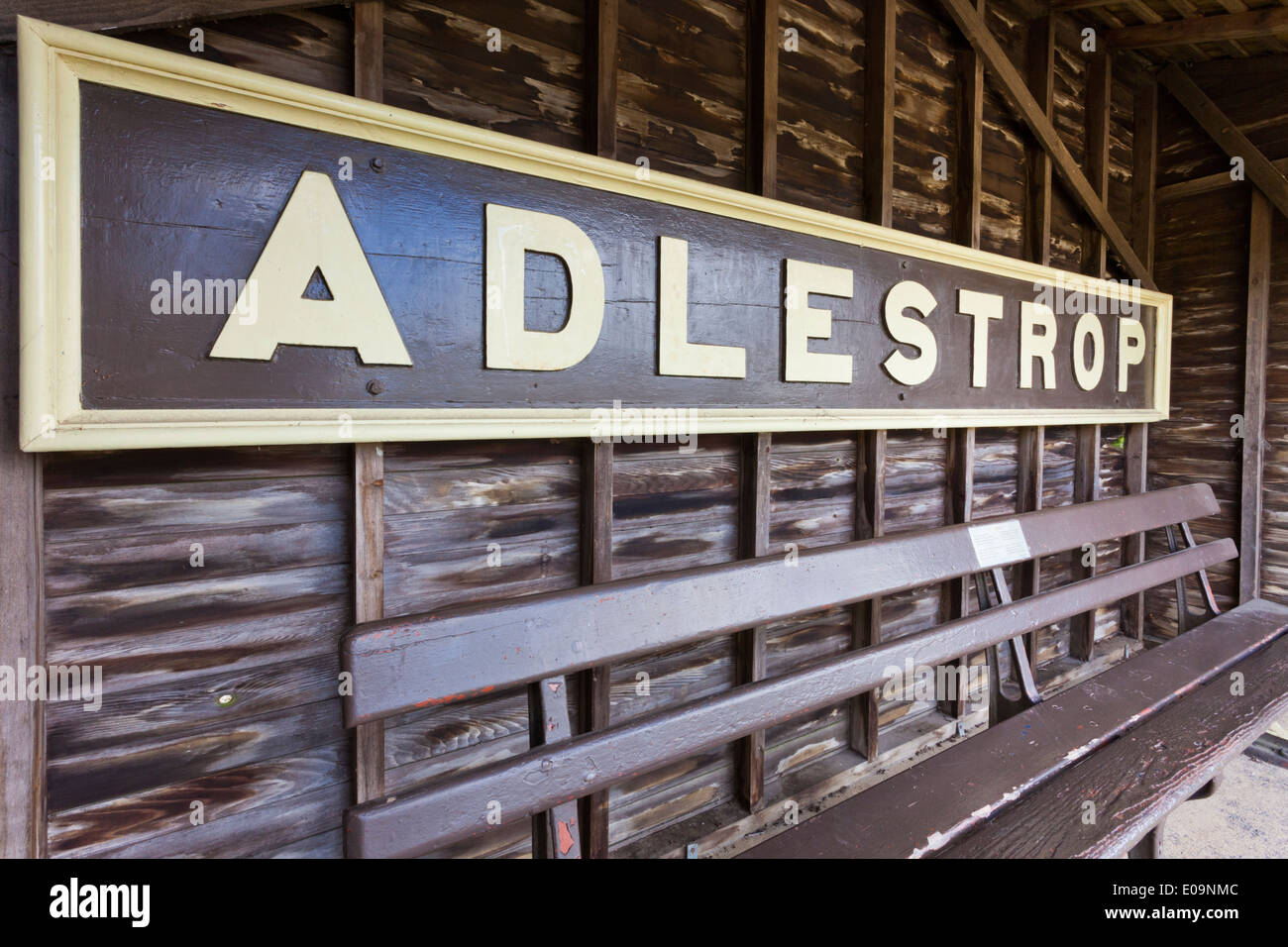 Das Railway Station Zeichen für Cotswold-Dorf Adlestrop - inspirierte ...