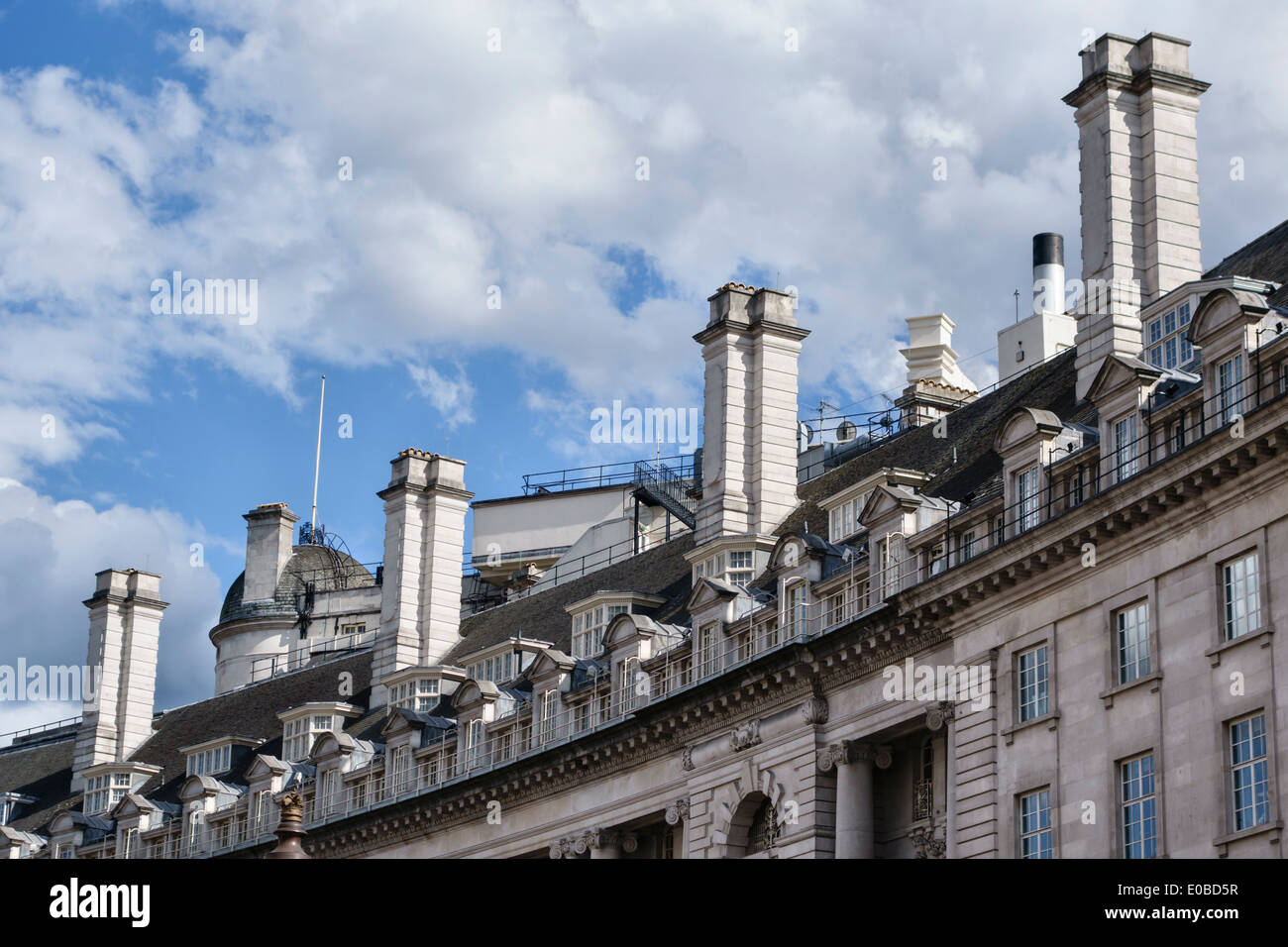 Mansard roof -Fotos und -Bildmaterial in hoher Auflösung – Alamy
