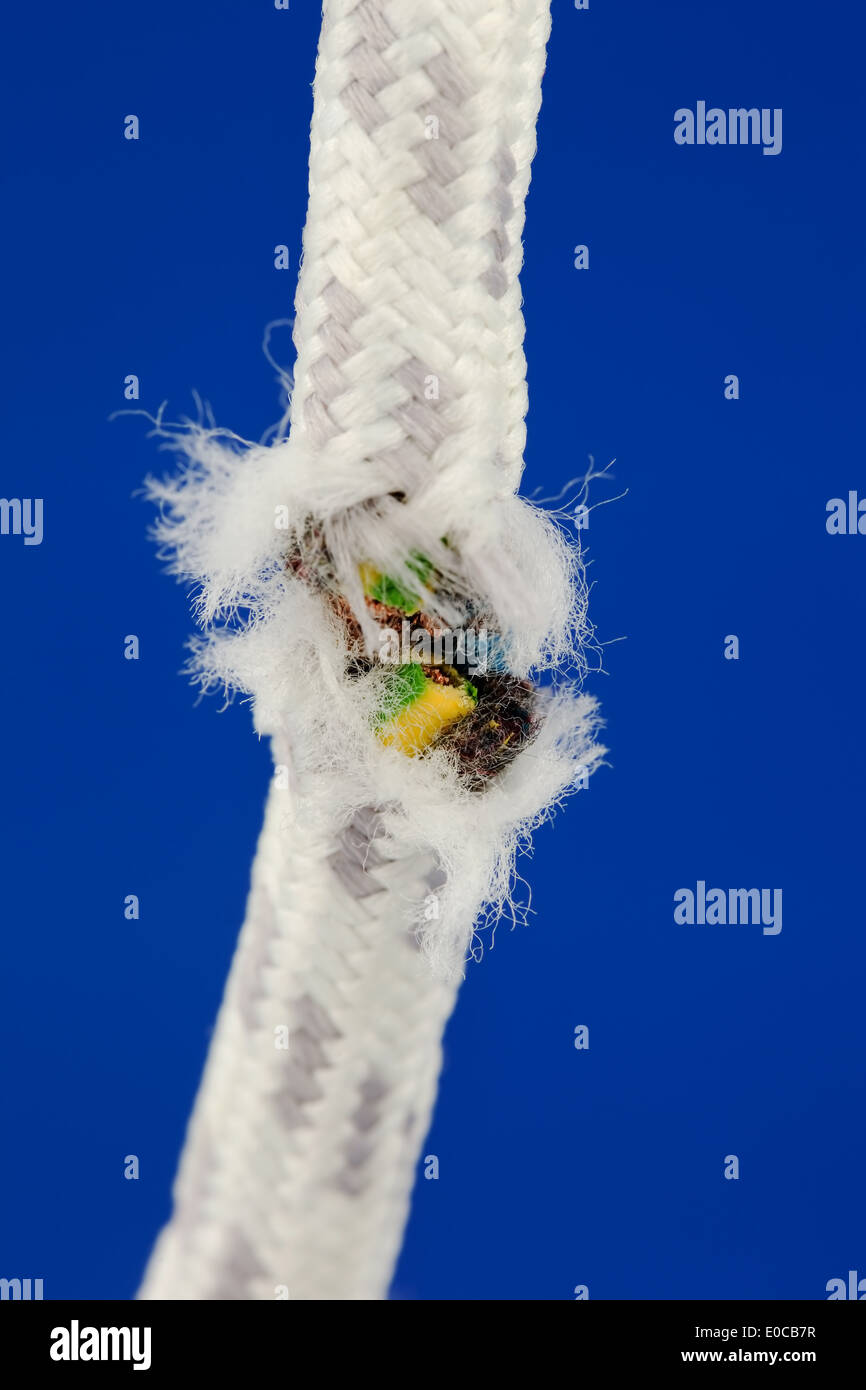 Stromkabel gerissen -Fotos und -Bildmaterial in hoher Auflösung – Alamy
