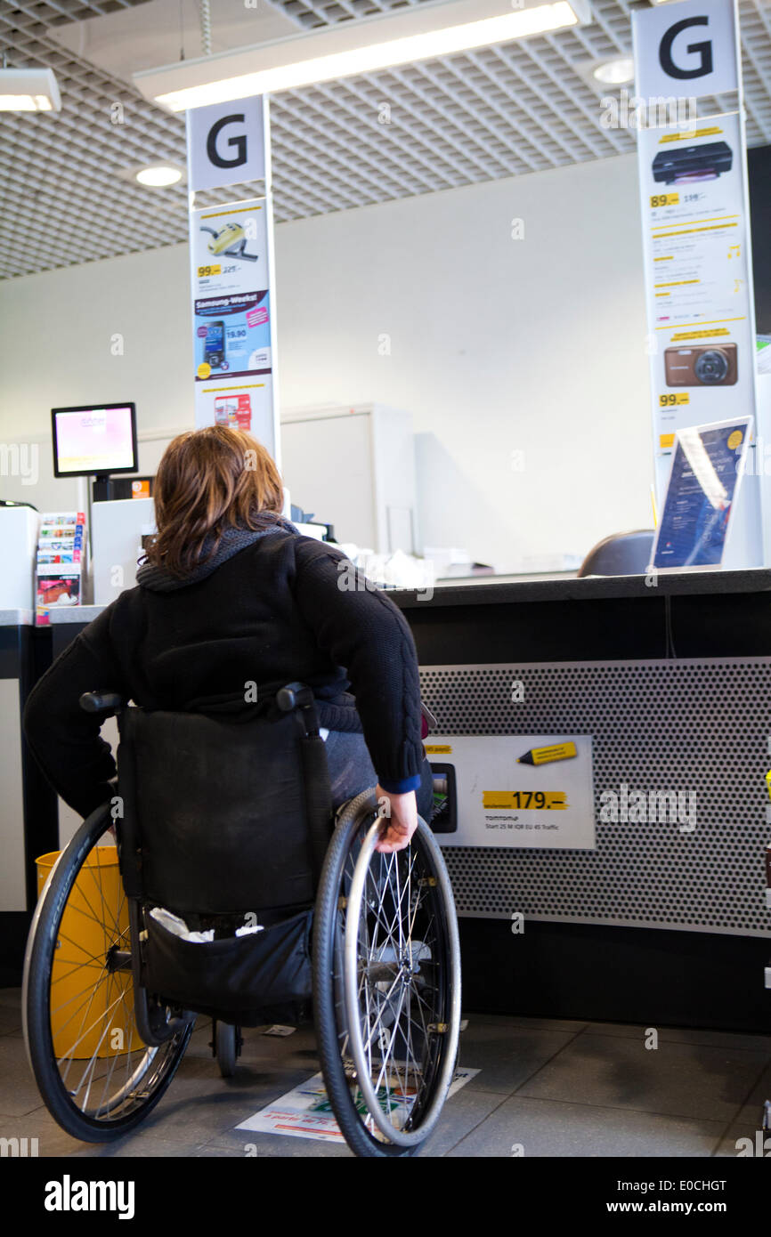 Behinderte erwachsene -Fotos und -Bildmaterial in hoher Auflösung – Alamy