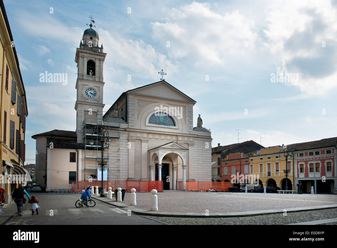 Brescello reggio emilia italy statue -Fotos und -Bildmaterial in hoher ...
