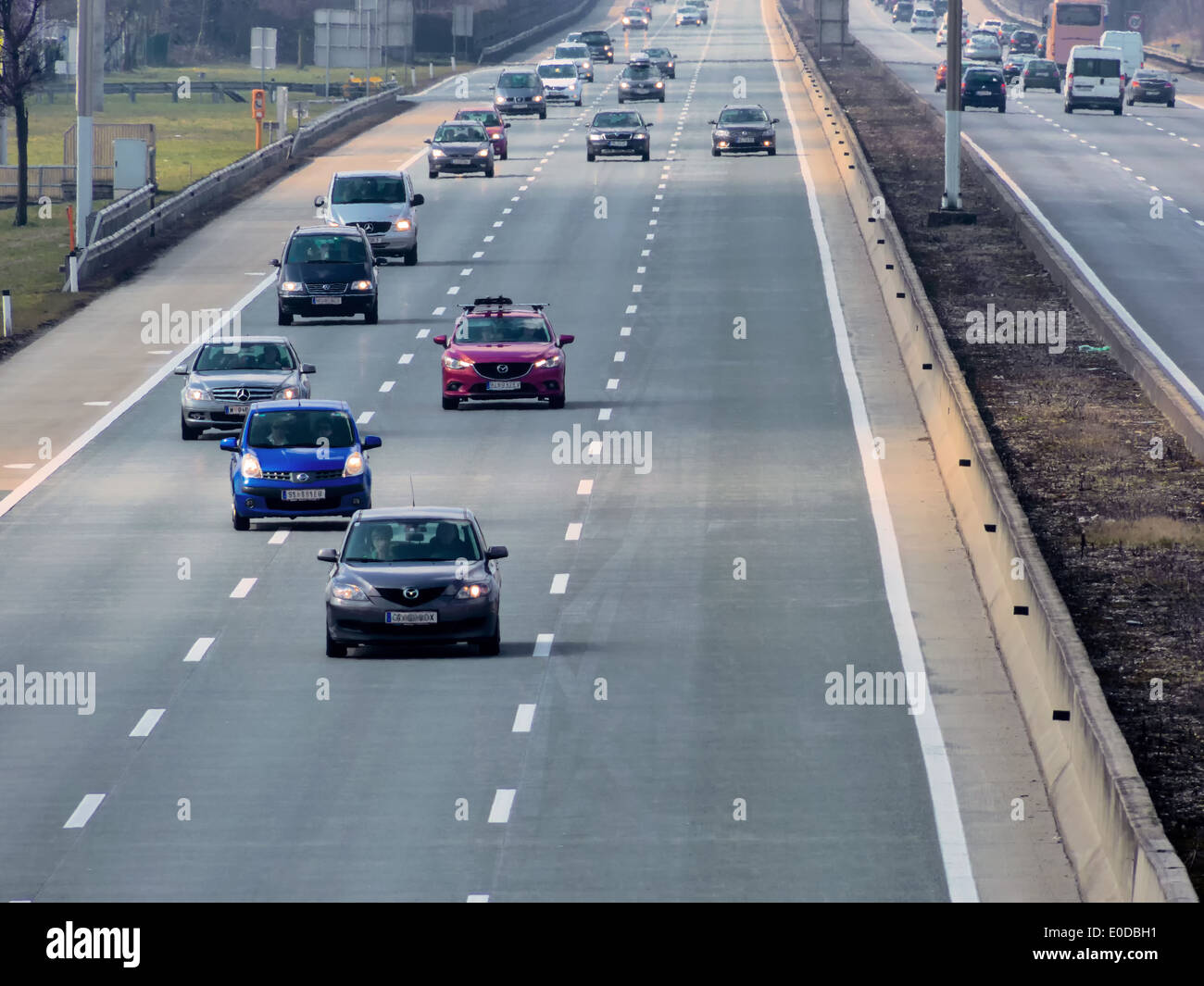 Die Westautobahn A1 mit dem Knoten Linz (Haid-Ansfelden). Einer der ...