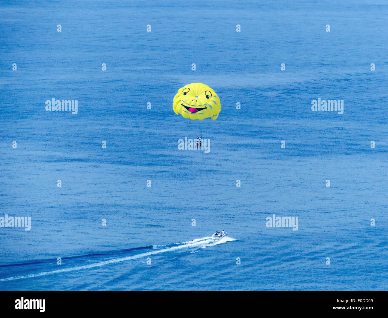 Paragliding auf dem Meer. Spaß im Urlaub, Paragliding Auf Dem Meer ...