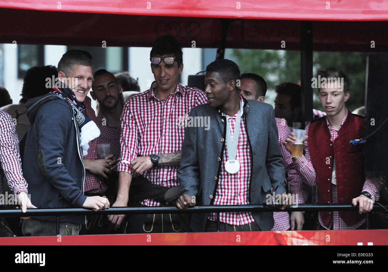 München, Deutschland. 10. Mai 2014. FC Bayern Bastian Schweinsteiger (L ...