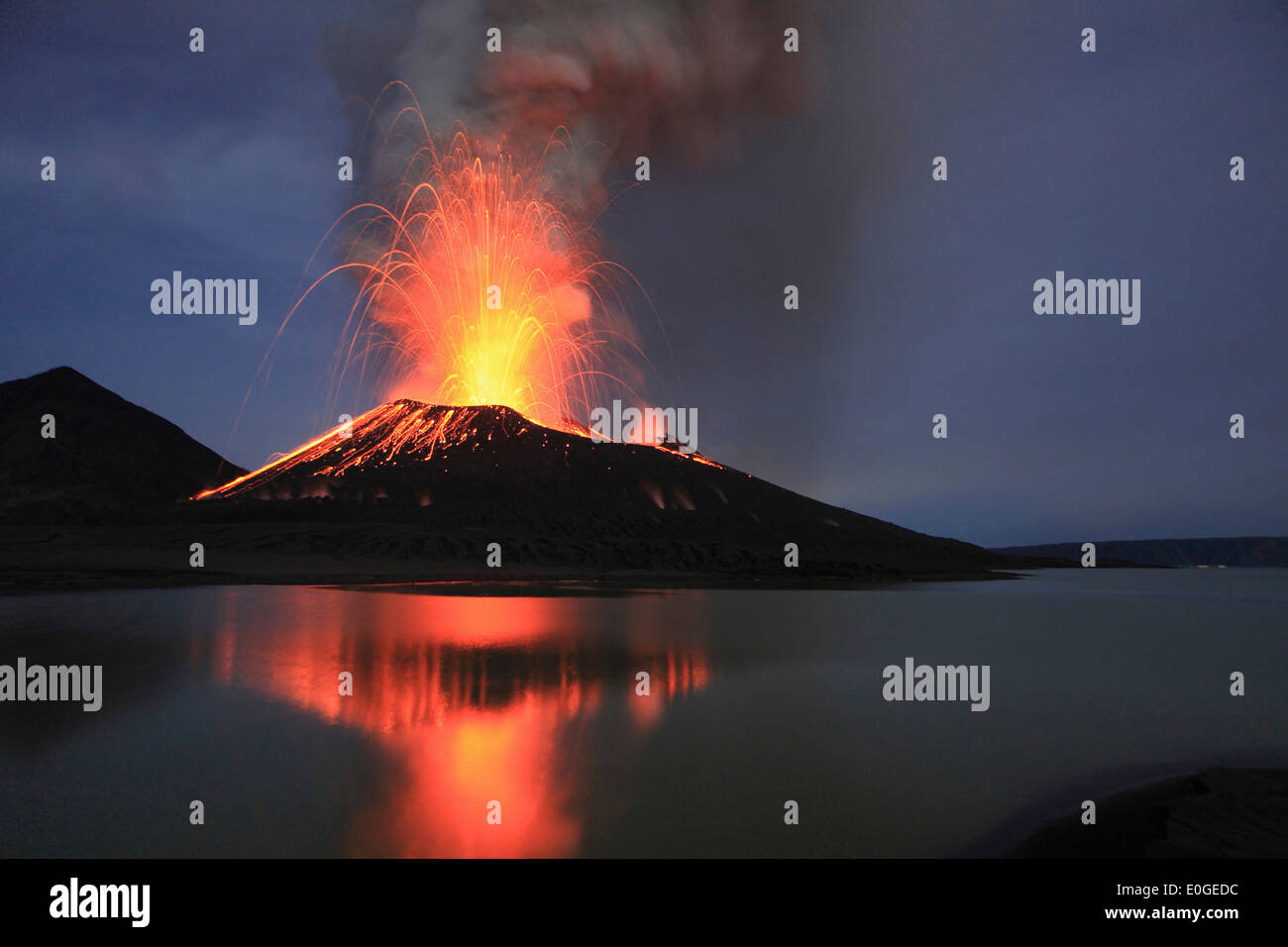 Vulkanausbruch papua neuguinea -Fotos und -Bildmaterial in hoher ...