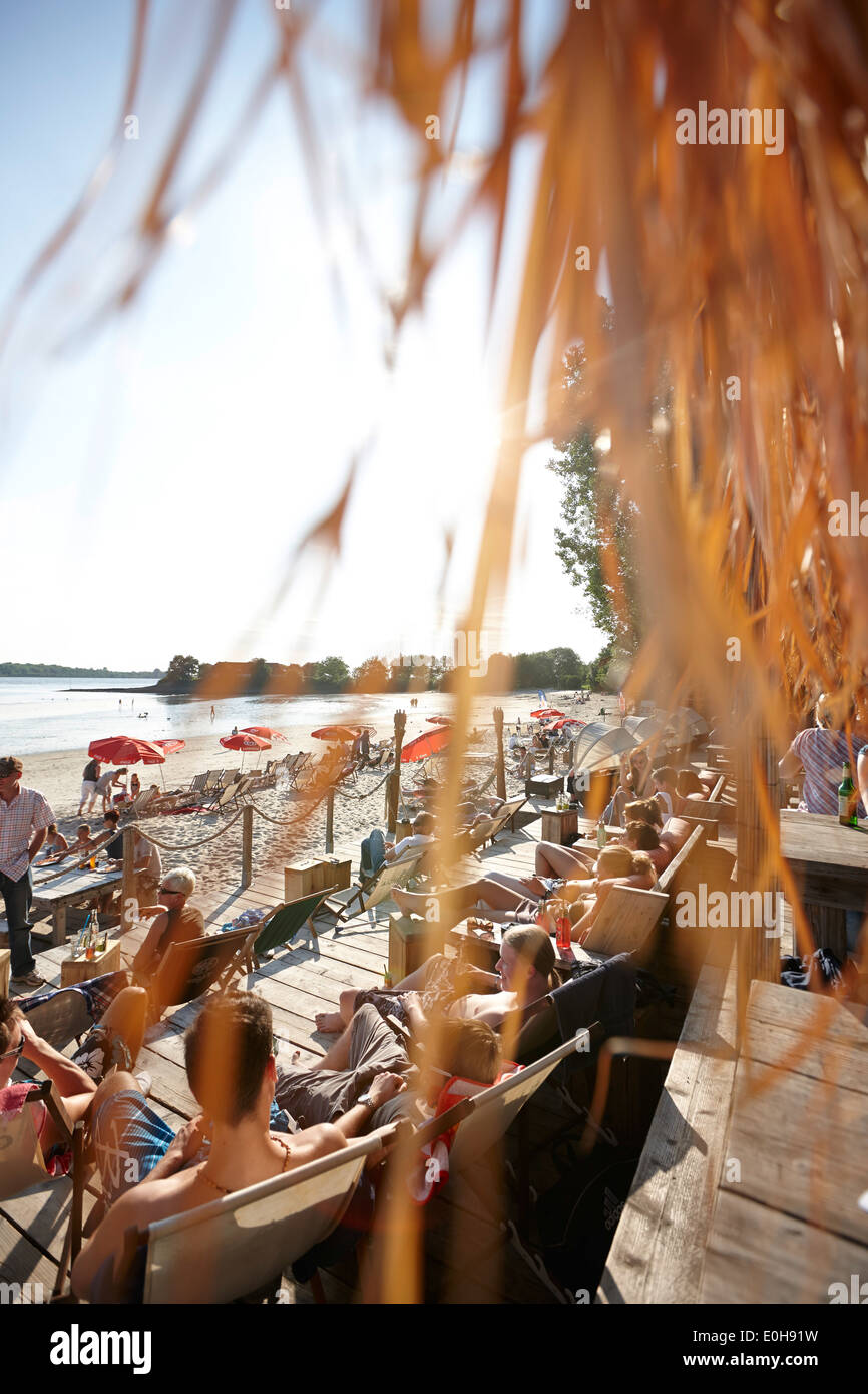 Strandbar hamburg -Fotos und -Bildmaterial in hoher Auflösung – Alamy