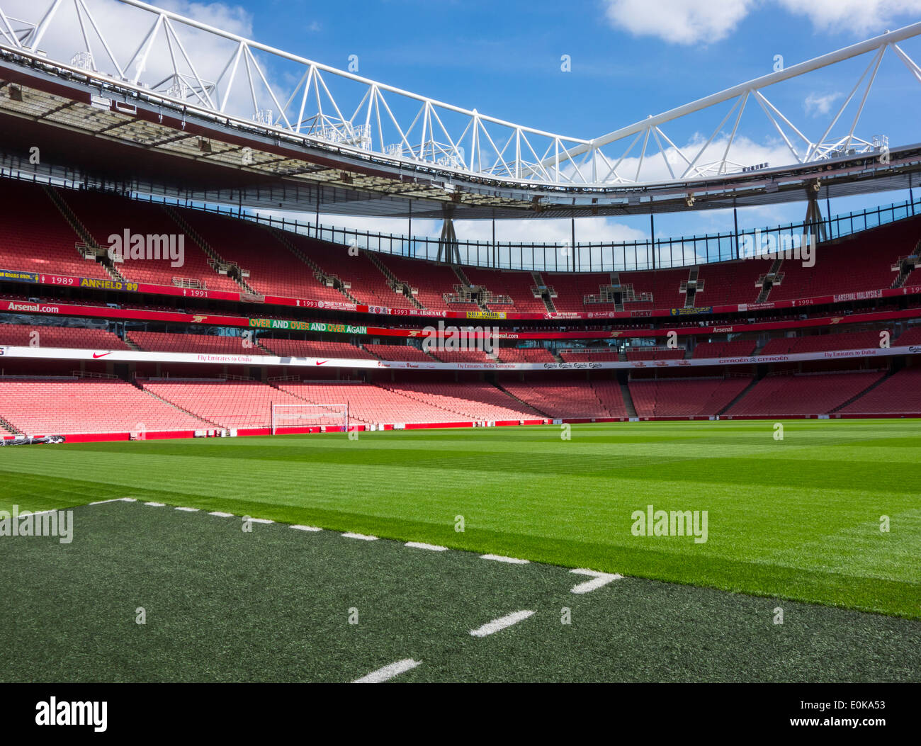 Football stadium pitch -Fotos und -Bildmaterial in hoher Auflösung – Alamy