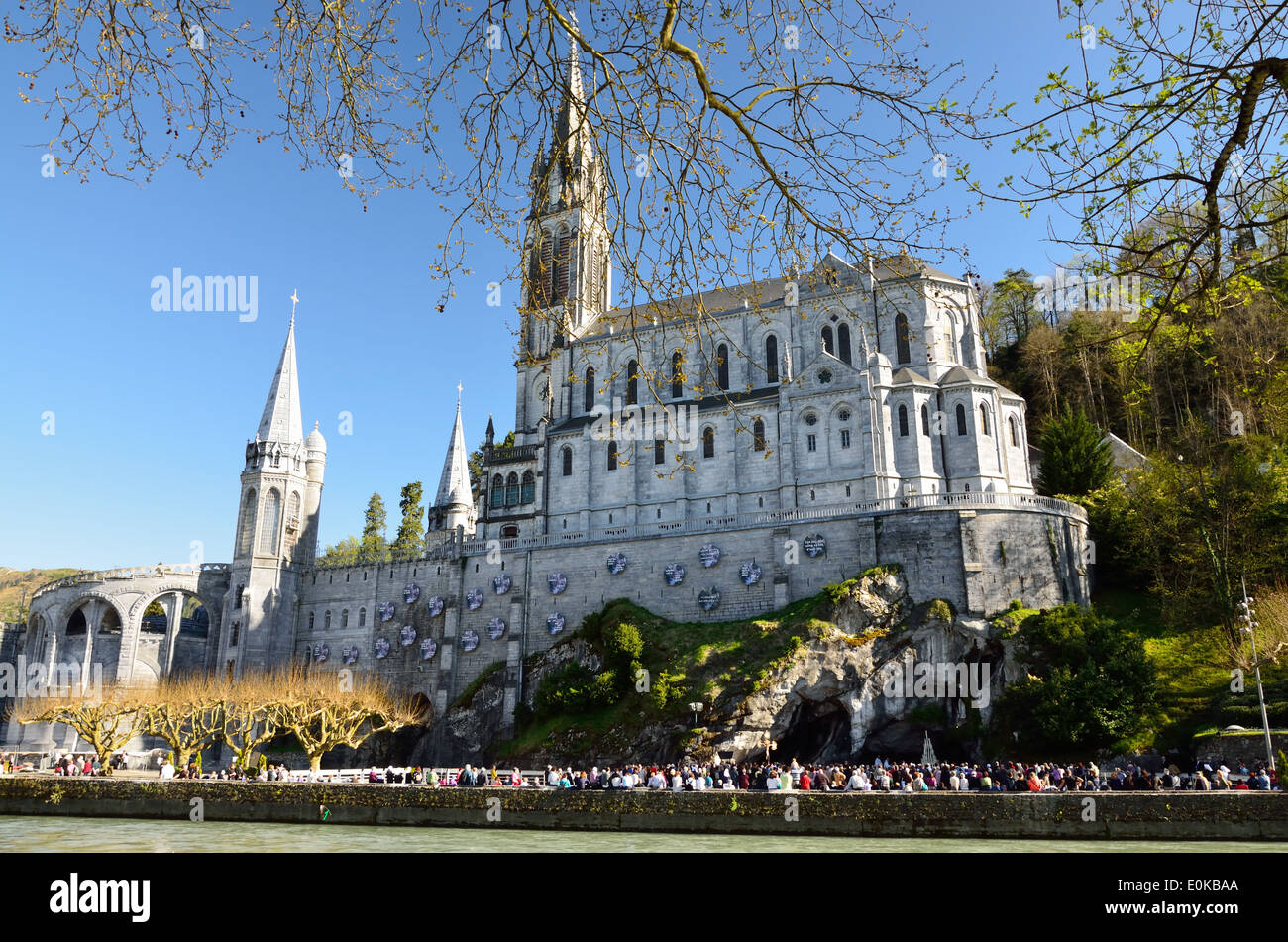 Pilger in der grotte in lourdes -Fotos und -Bildmaterial in hoher Auflösung – Alamy