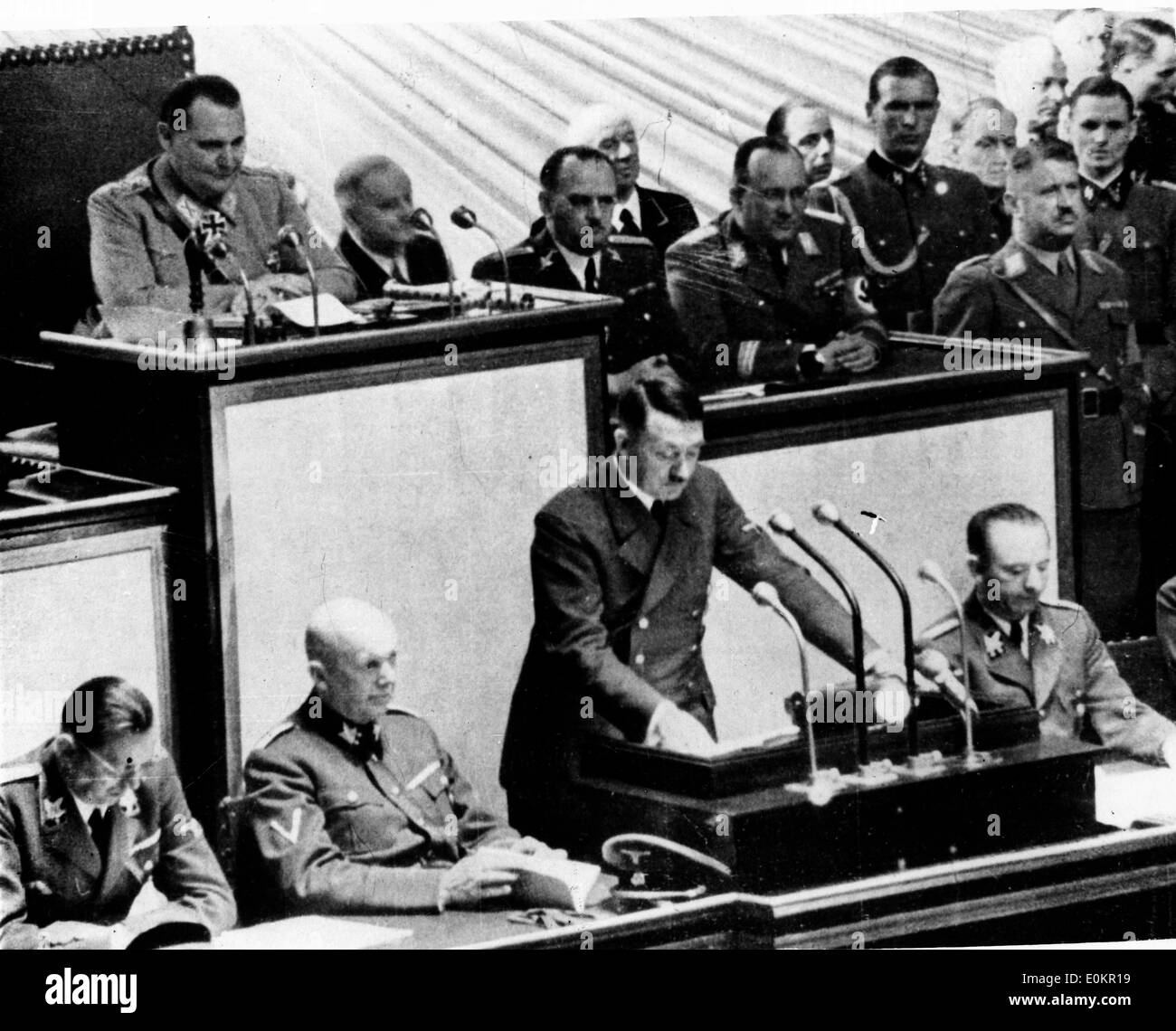 Adolf Hitler bei einem Treffen am Reichstag Stockfoto, Bild: 69276629 ...