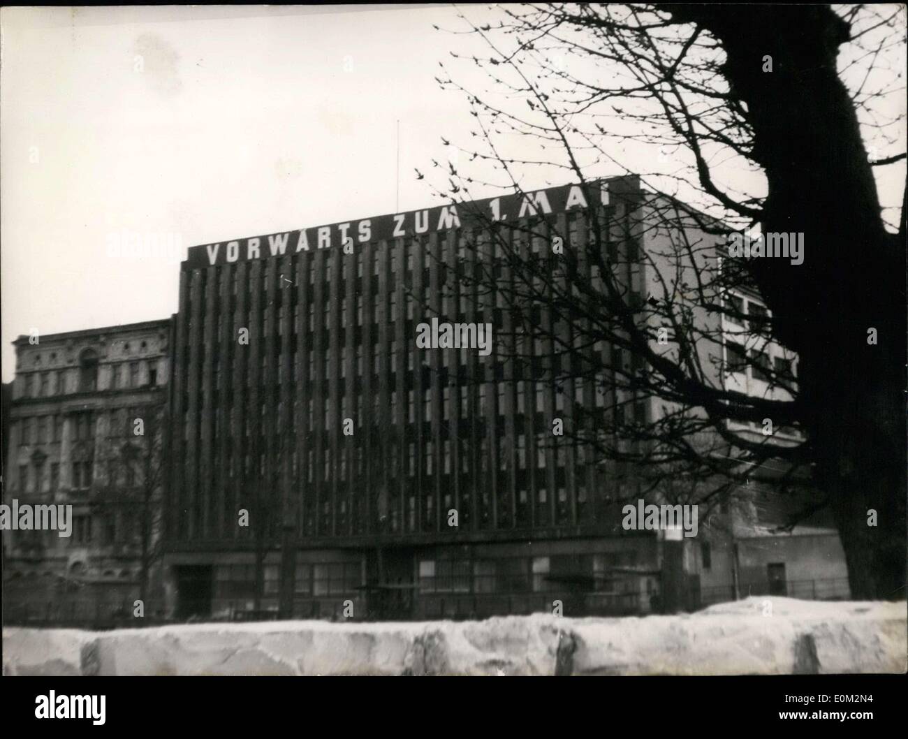 7. April 1953 - ist der Ostzone '' vor seiner Zeit." Hier abgebildet in ...