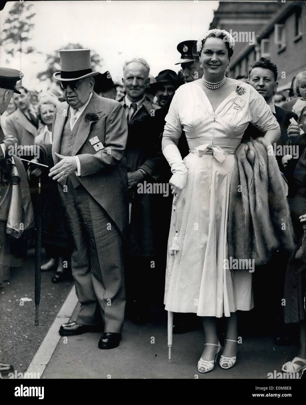 6. Juni 1954 - Royal Ascot - zweiter Tag. Aga Khan und Begum zu ...