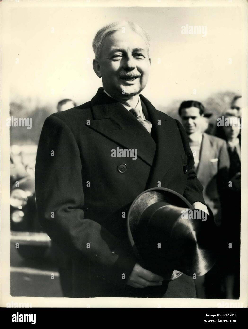 9. März 1956 - Glubb Pascha erhält Nighthood am Buckingham Palace ...