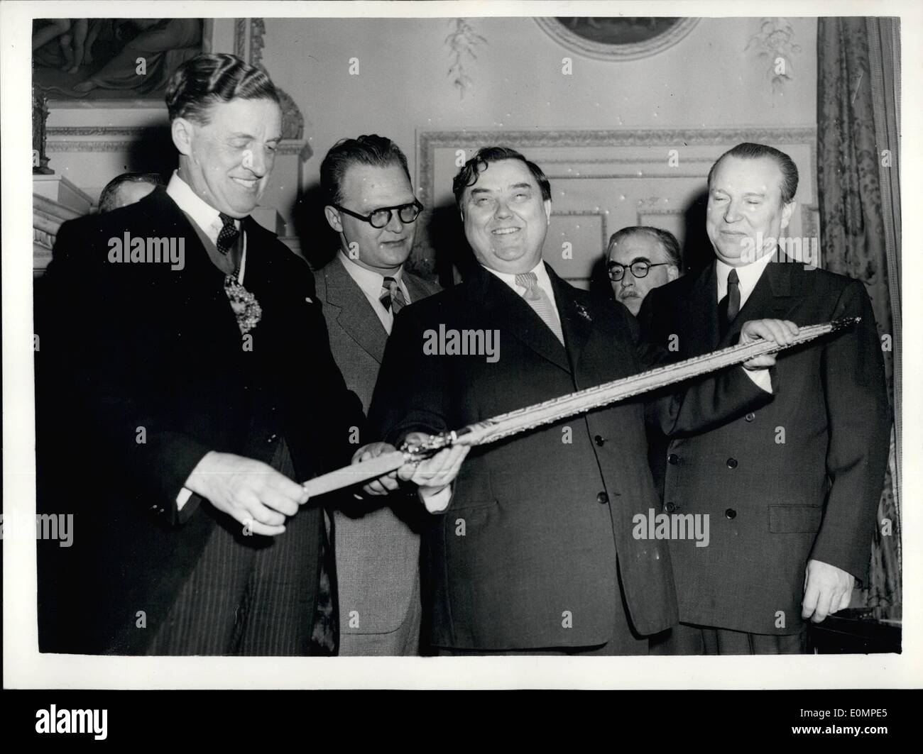 4. April 1956 - Besuche Mr Malenkov Mansion House. Schauen Sie das ...